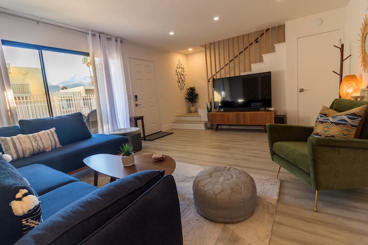 Peaceful Desert Condo Mountain Views + Pool + Golf - Palm Springs, CA