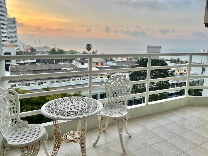 Sea Breeze Condo On The Beach @Jomthien-pattaya - Jomtien