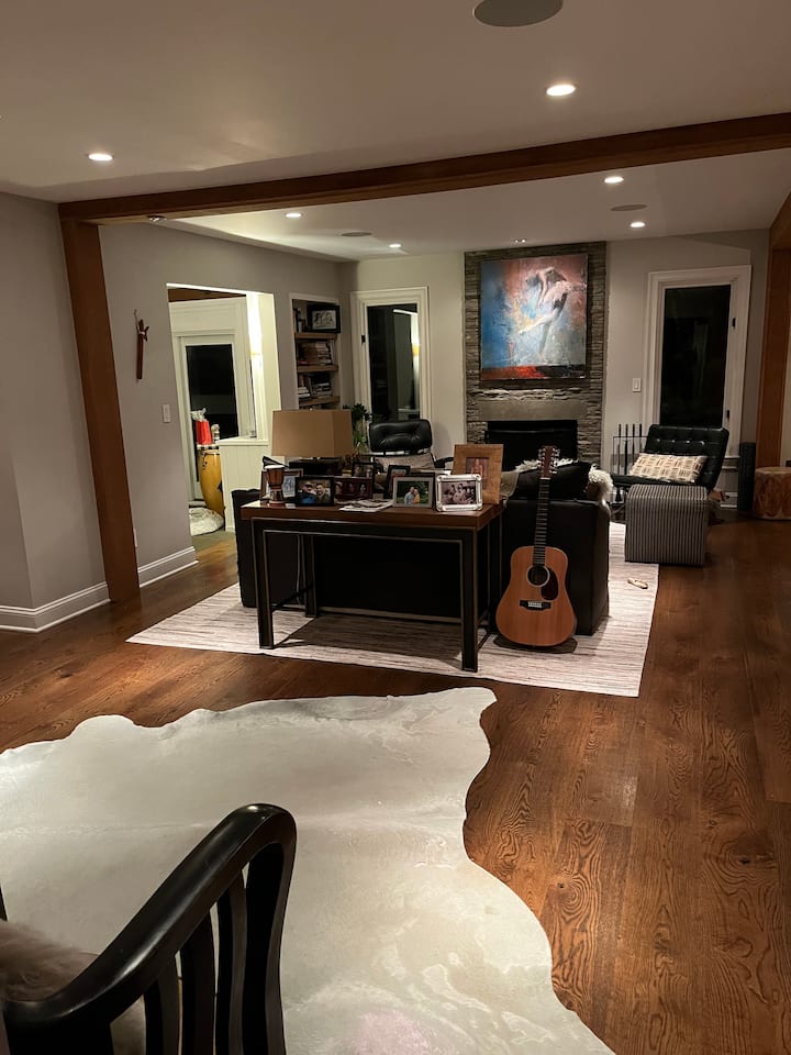 Bedford Home W/ Designers Touch - Bedford, NY