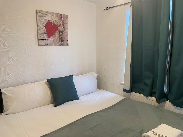 Rochester 5/6room House, 2 Baths - メードストン