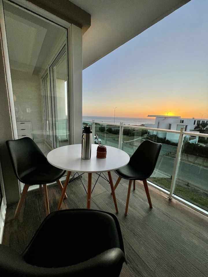 Apto Frente Al Mar Parrillero Piscina Cruceros Iii - Uruguay