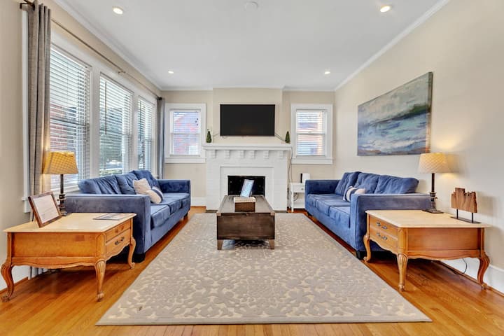 Bbq Grill | Fire Pit | Foosball | Free Parking - Greensboro, NC