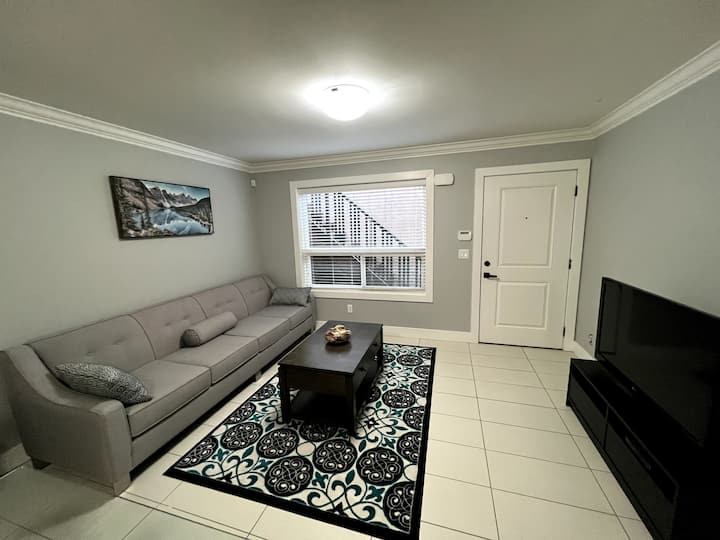 Stunning 2br 1bth Suite In Delta W/laundry - Surrey