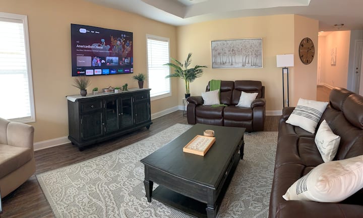 Sandis Place-beautiful Decor & Neighborhood - Huntsville, AL