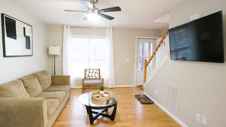 Charming Southern Getaway - Graham-Mebane Lake