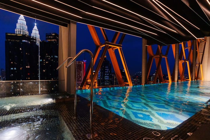 Designer Suite Klcc 2 Bedroom 4pax 100mbps Youtube - Bukit Bintang