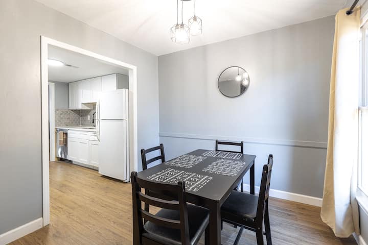 Charming #D Townhouse With 2/2.5 - Dunwoody, GA