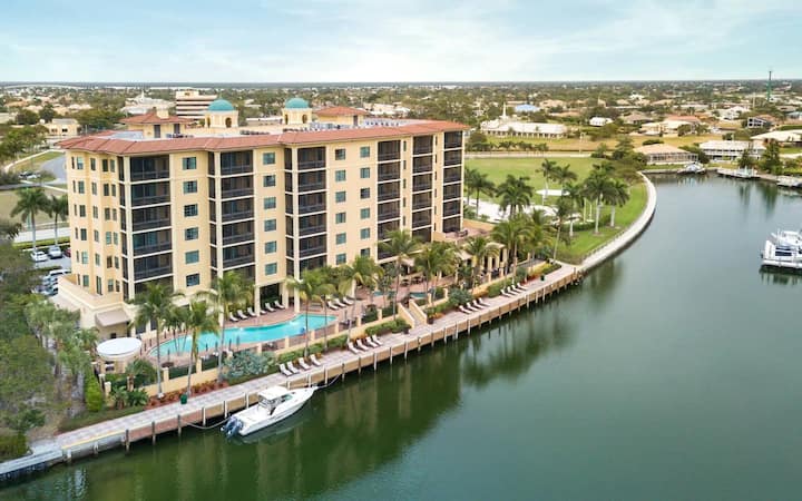 3 Br/2bath 5 Star Resort Condo Sat To Sat Only - Marco Island, FL