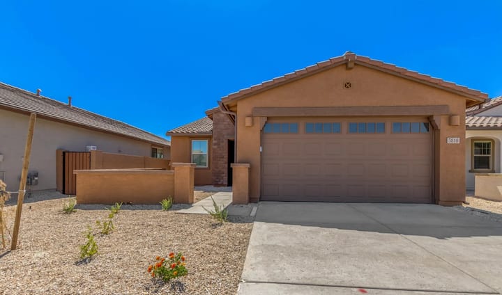 Cozy 3br W/ Office In Westgate District - Glendale, AZ