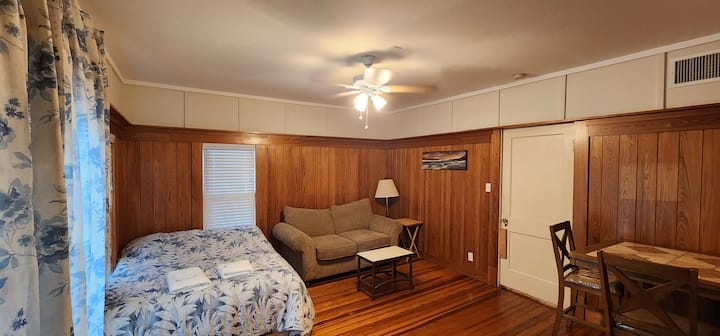 Private Entrance & Bath In Downtown Home - Room #1 - Fort Myers