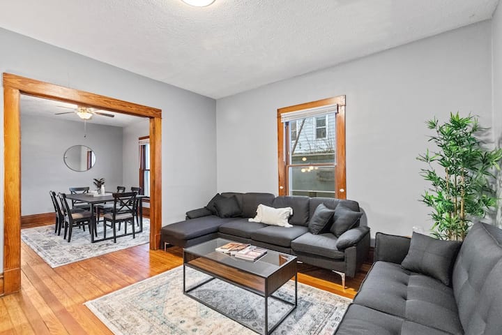 Stylish Home Near Heart Of Downtown - Sleeps 8 - 그랜드래피즈