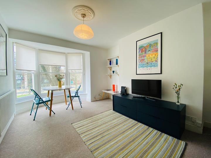 Flat On Grand Parade - Brighton