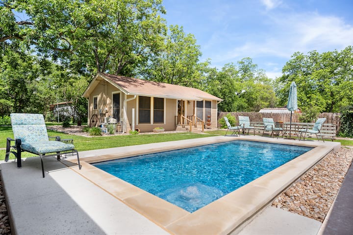 Hein House | Hot Tub | Shared Pool - Fredericksburg, TX