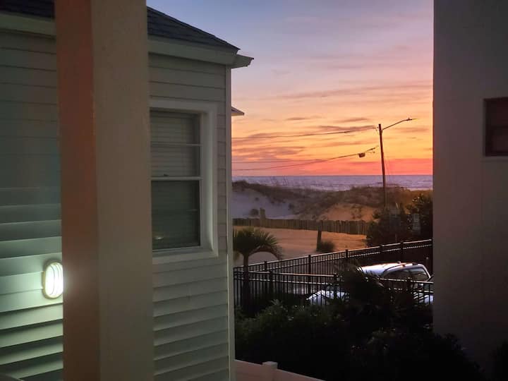 New! Ocean Breeze! 10 Steps 2 Beach! Beach View! - Clearwater Beach, FL