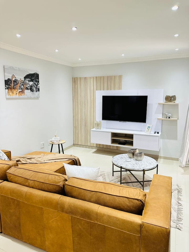 Essence Lifestyle 4 Rooms Luxury House - Windhoek
