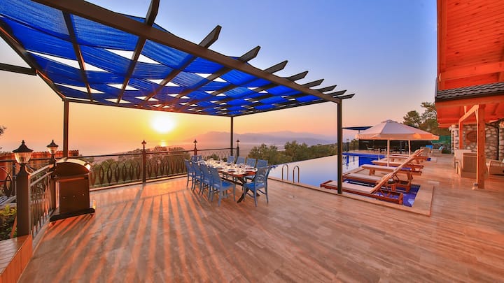 Muhteşem Deniz Manzaralı Sonsuzluk Havuzlu Villa - Ova