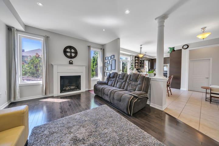 Spacious 4br Home In Gta, Markham 401, 404, 407 - Pickering