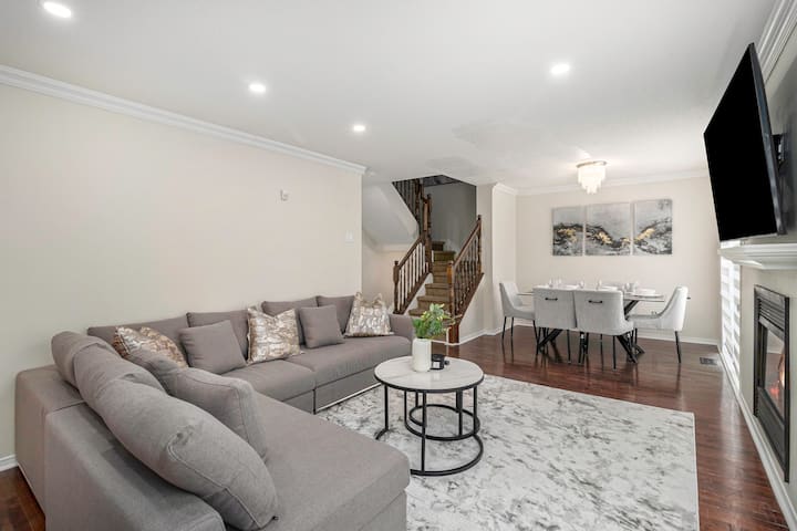 Luxury 3br House In Barrhaven W/ Great Amenities - Ottawa