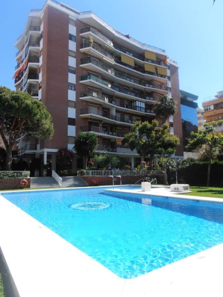 Piso Central Con Aparcamiento Y Piscina - Marbella