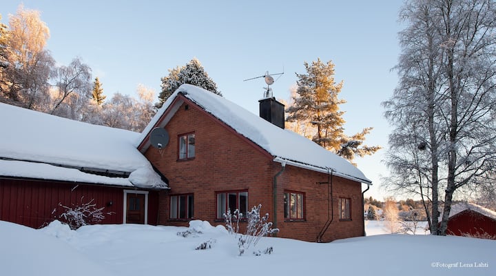 Stort Hus Med Utsikt Mot äLven - Umeå