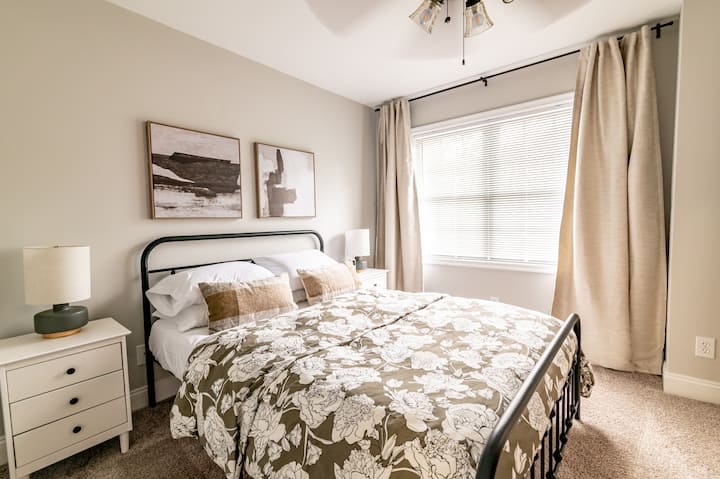 Spacious 3 Bedroom 2.5 Bath Townhouse - Free Wi-fi - Lynchburg