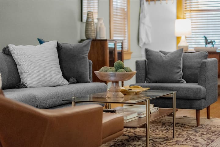 Designer House In Amazing Location - Kansas City, MO