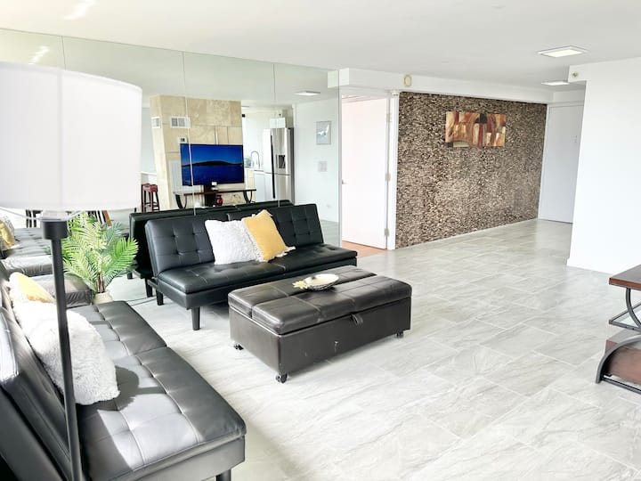 Waikiki Ocean View Penthouse 2/2 Bdr/bath - Honolulu
