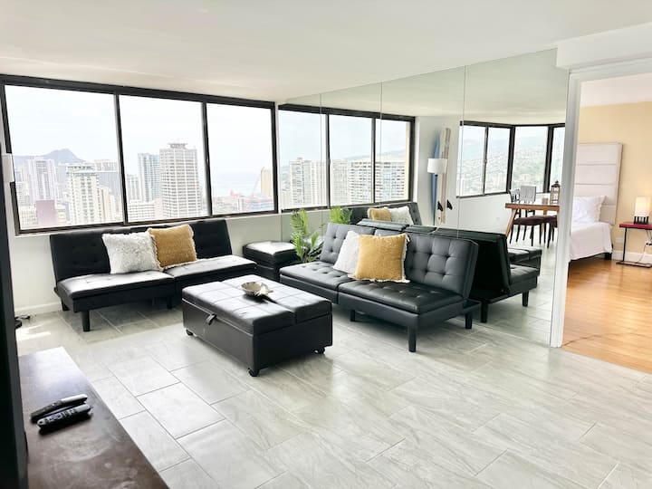 Waikiki Ocean View Penthouse 2/2 Bdr/bath - Honolulu, HI