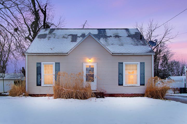 Charming Cape Cod In West Akron - Cuyahoga Falls, OH