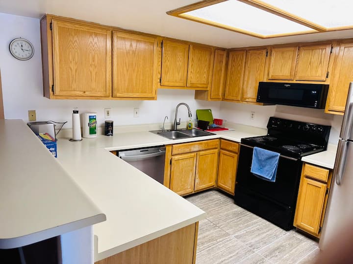 2 Bedroom 2 Bathroom Condo Unit With Free Parking! - Spring Mountain Ranch State Park, Blue Diamond