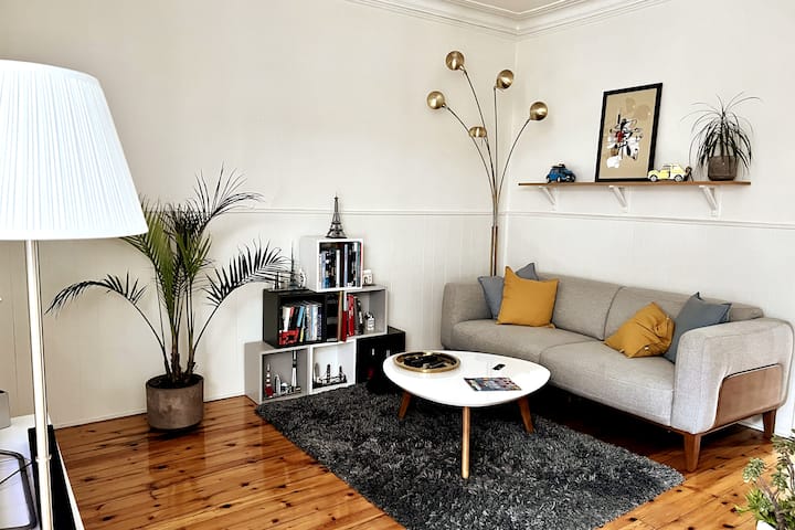 Logement De 90m2, Plateau Mont Royal, 2 Chambres - Montreal