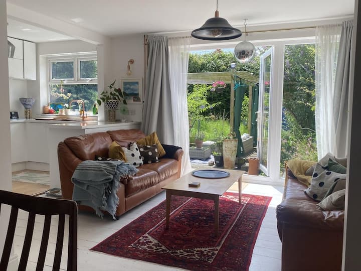 Comfy Room & Great Transport - Bristol