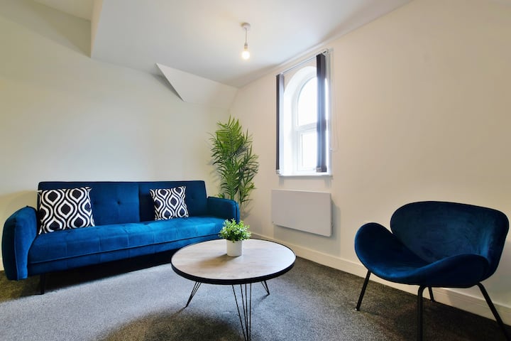 Free Parking | Short Walk To Salford Royal - Salford