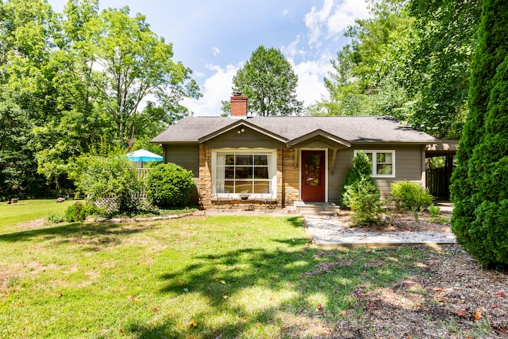 Lovely Cottage 10 Minutes North, Quiet. - Asheville, NC