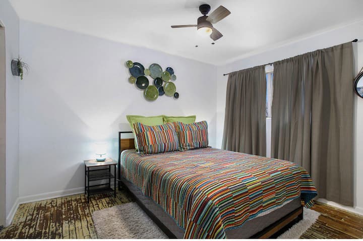 Getaway Lakeside Cottage-dog Friendly - Benton Harbor, MI