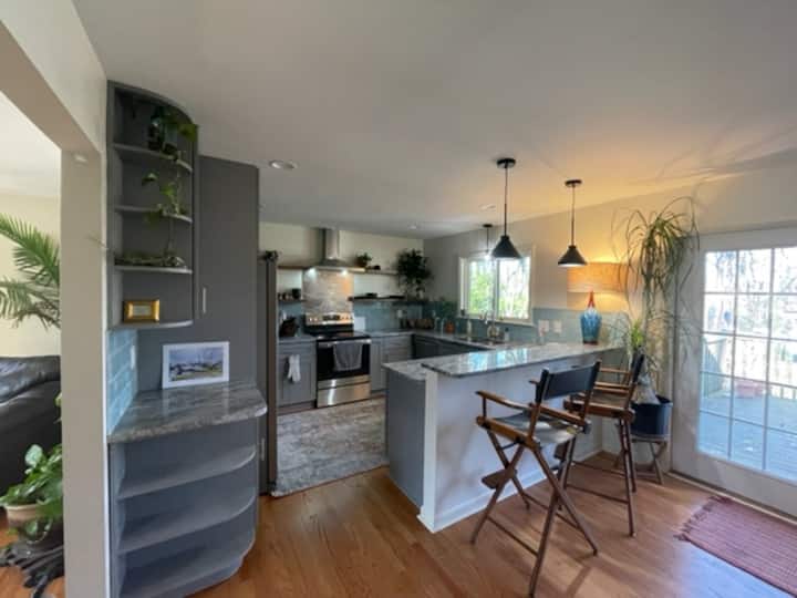 Woodsy Retreat/quiet/trails/1mile To Lenovo Center - Cary, NC