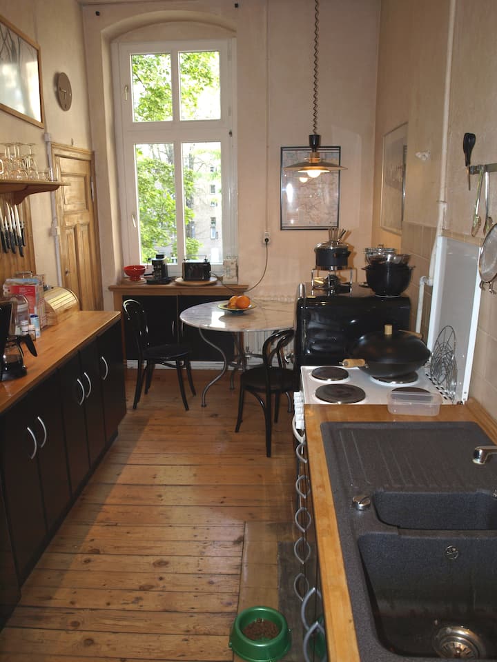 Altbauwohnung In Kudamm-nähe - Berlin