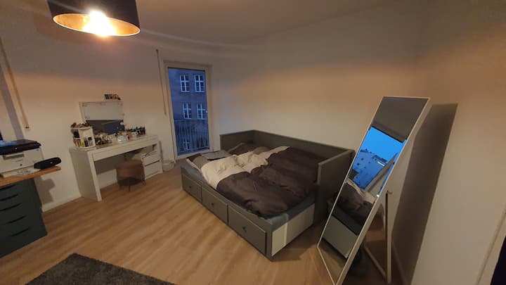 Großes Zimmer In Zentraler Lage. - Núremberg