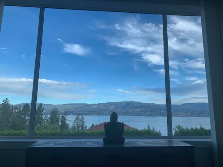 Okanagan Grandeur  Entire Suite. King Bed, Hot Tub - Kelowna