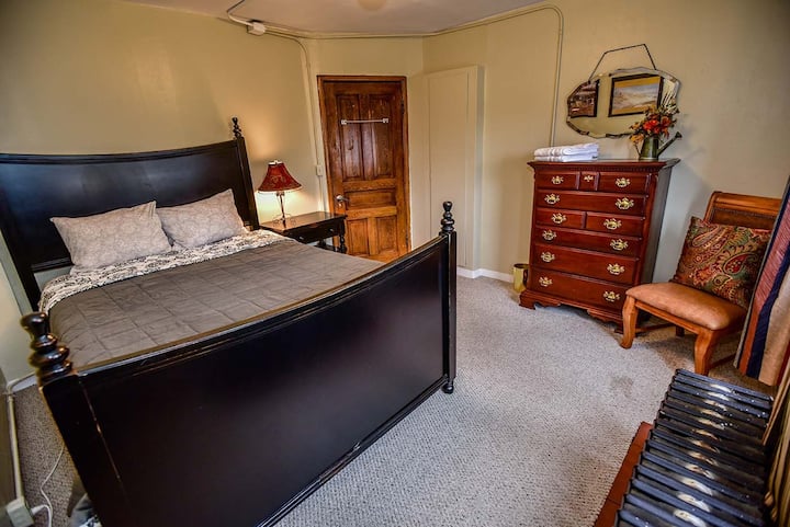 Trombetta Room At The Montana Inn - Helena, MT