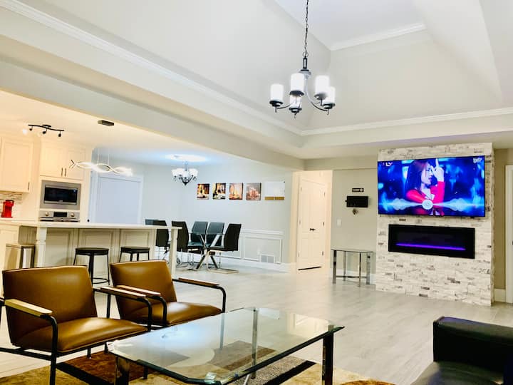 *New* Sleeps 16+ In Buford Ga - Buford, GA