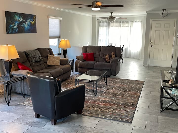 Two Bedroom Beauty In Buckeye. - Buckeye, AZ