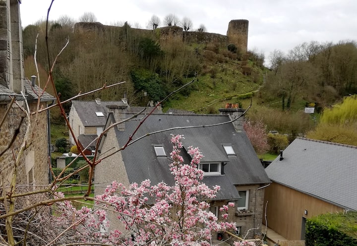 Maison Au Pied De La Colline Médiévale - Dinan