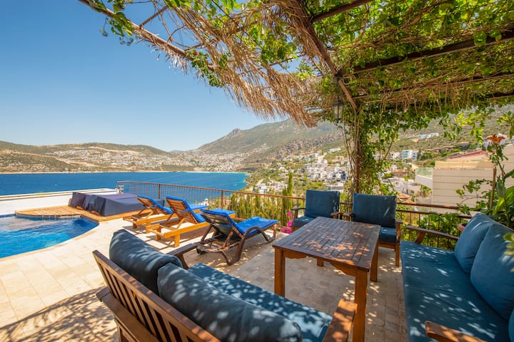 Plaja Yürüme Mesafesinde Deniz  Manzaralı Villa - Kalkan