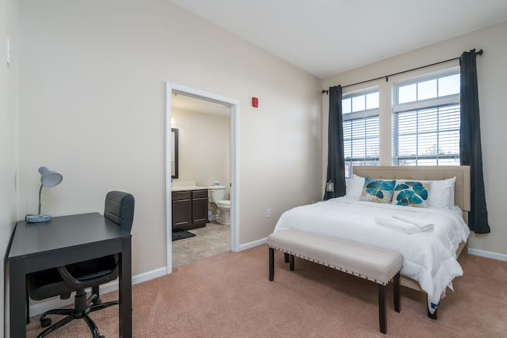 Private Room Downtown Indy - Indianapolis, IN