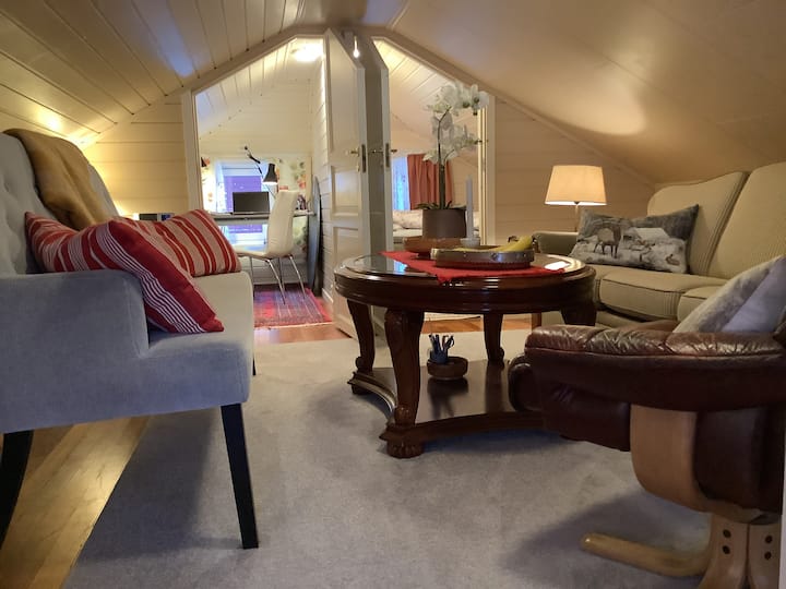 Koselig Liten Leilighet Over 2 Plan I Garasje - Tromsø