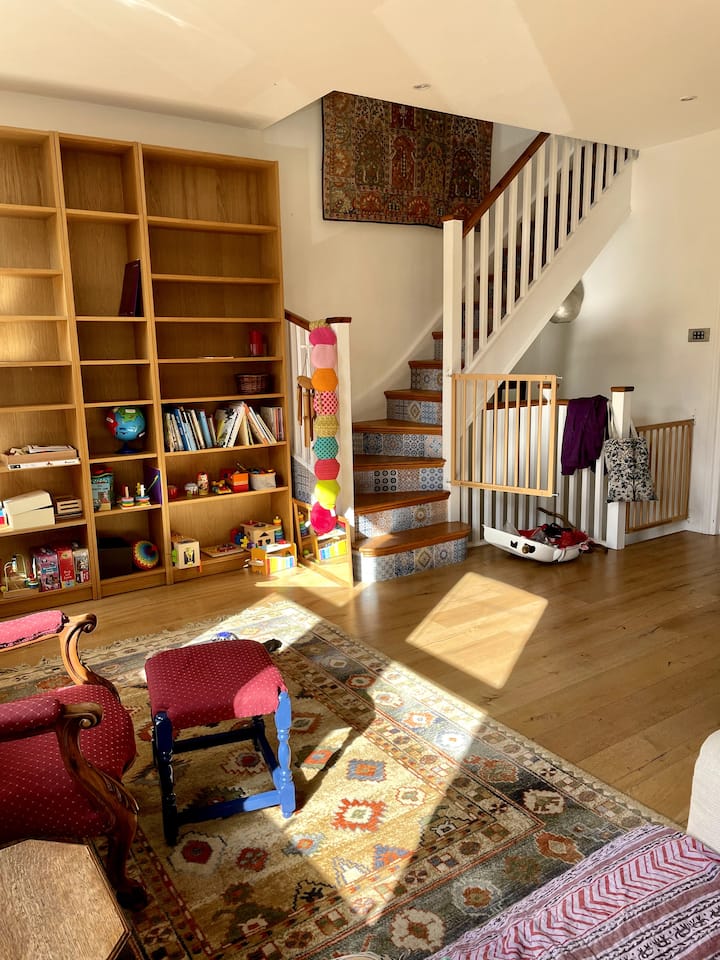 Charming 3 Bed Flat In Barons Court - Barnes