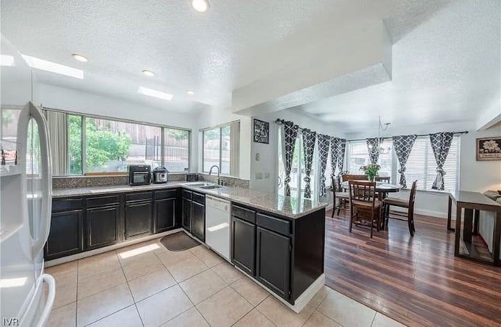 Private Room For Rent! - Reno, NV