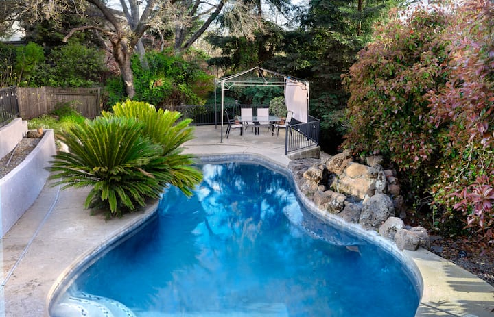 Stunning House,  Pool, Fire Pit & Prime Location - Roseville, CA