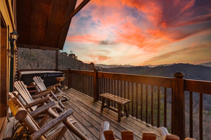 Stunning Views, Hot Tub, Arcade + Games, Dollywood - Cabins for Rent in ...